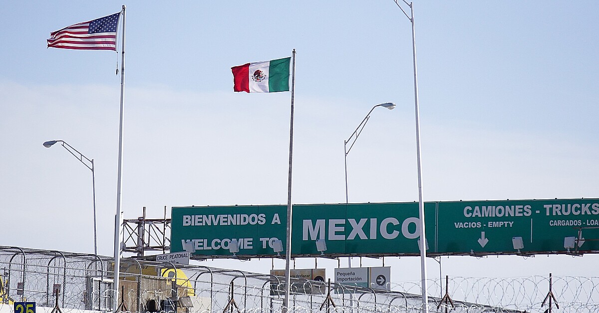 Migrants protest CBP app problems at border, closing Paso Del Norte ...