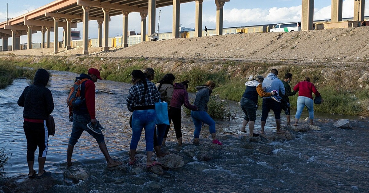 Thousands of migrants leave Mexico for U.S. despite threat of ...