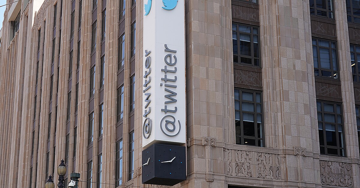 Elon Musk paints over the 'w' on Twitter's sign at San Francisco HQ ...