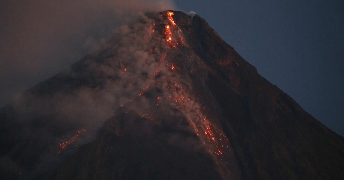 Evacuan a 18 mil personas por actividad del volcán Mayón | ADN América