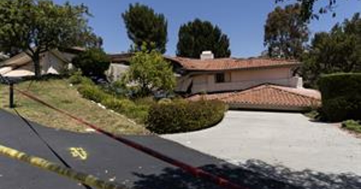 Los Angeles landslide forces dozens of evacuations as houses lean over ...