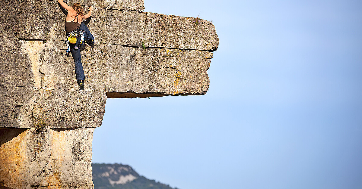 Colorado woman dies after falling 500 feet from Rocky Mountains | ADN ...