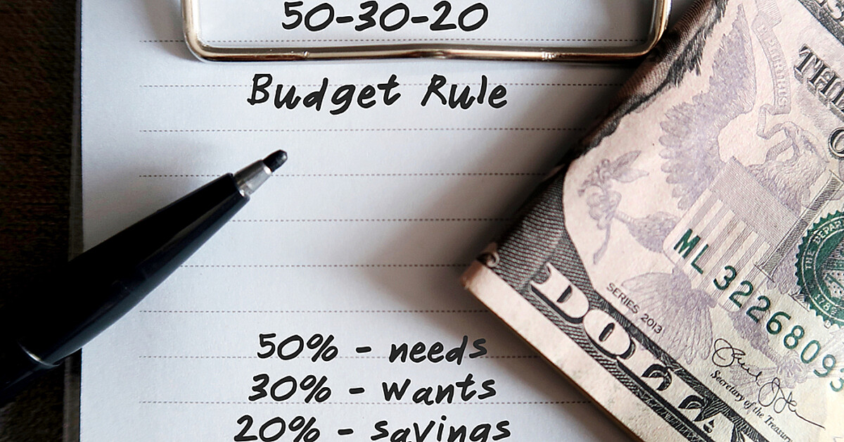 ¿Cómo ahorrar dinero con la regla 50/ 30/ 20? | ADN América