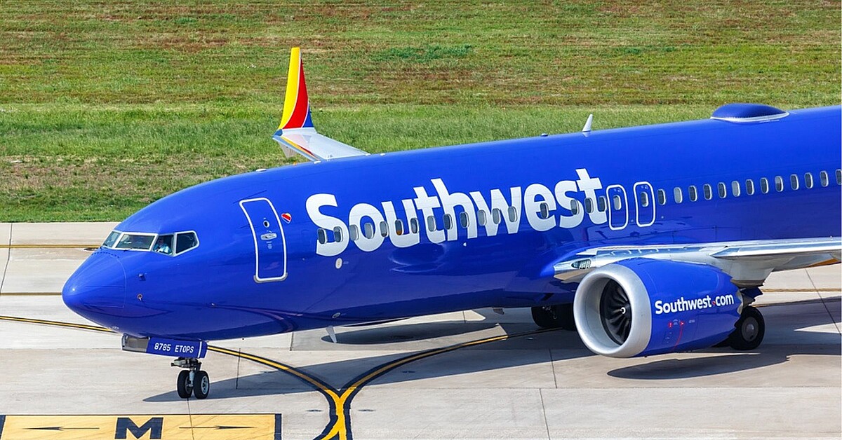 Southwest Airlines Boeing plane loses part of engine minutes after ...